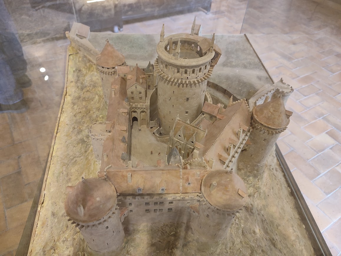 A la découverte du château de Coucy, l’une des plus belles ruines de ...