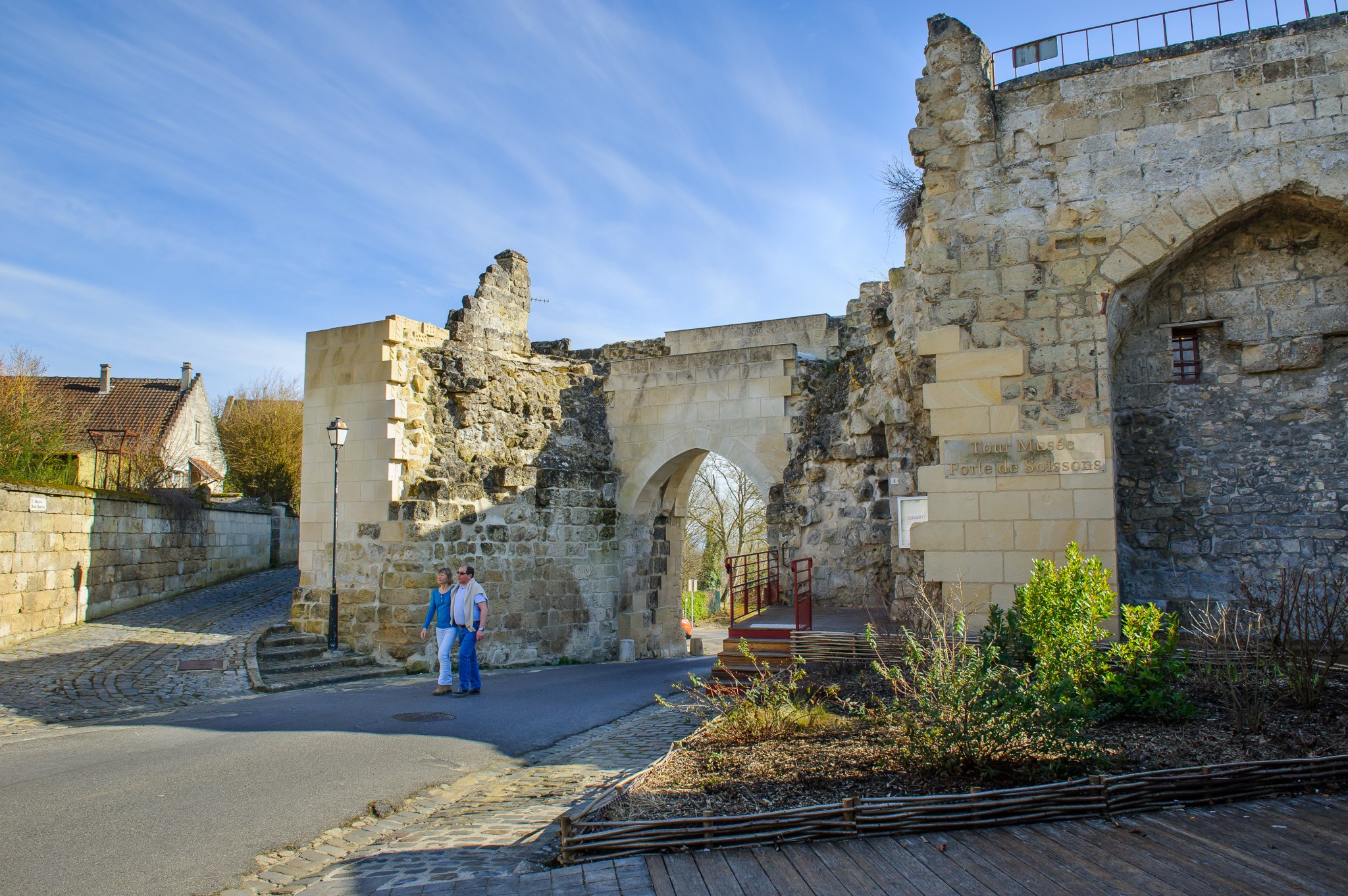 A la découverte du château de Coucy, l’une des plus belles ruines de ...